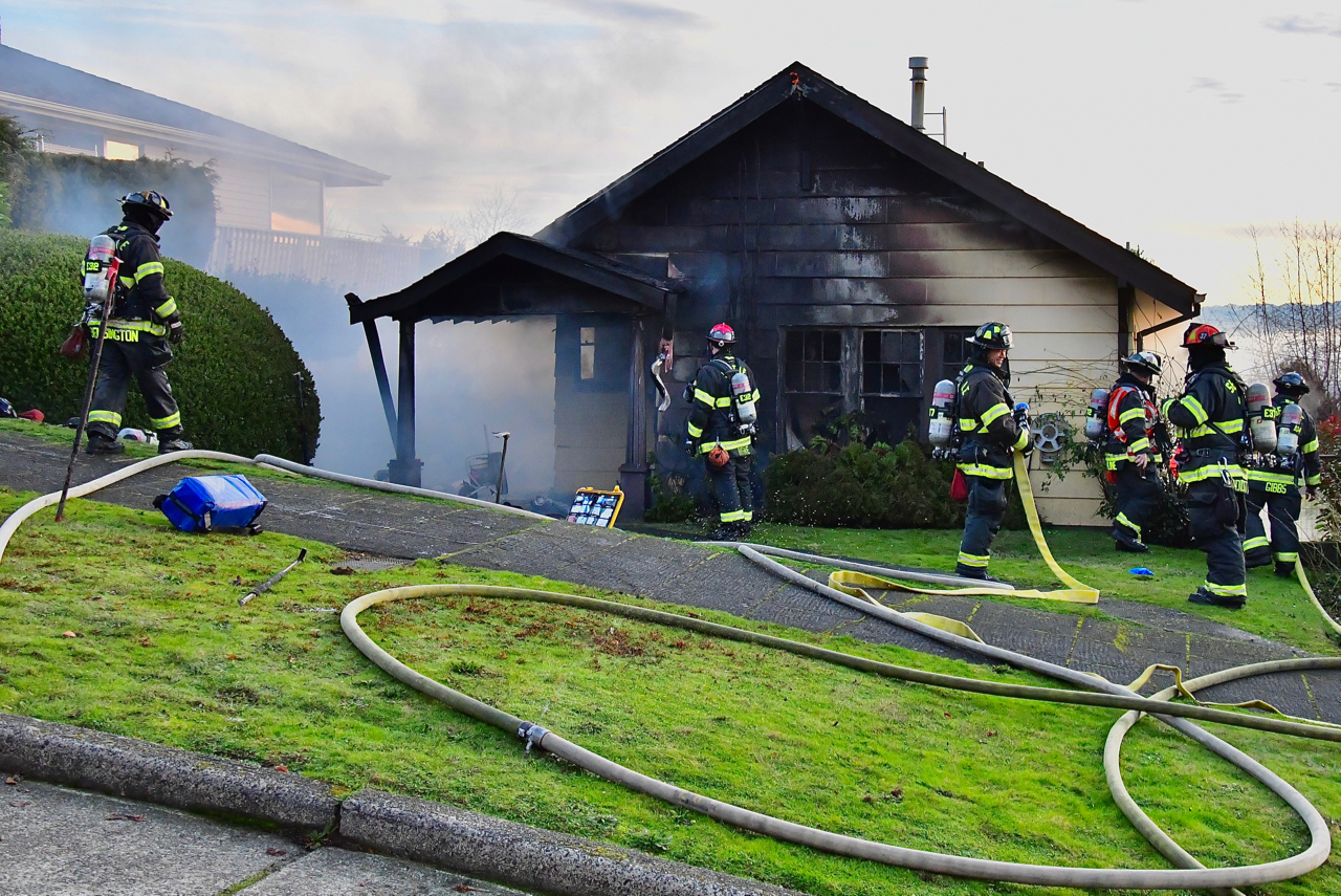 Fire on 39th SW sends one man to hospital | Westside Seattle